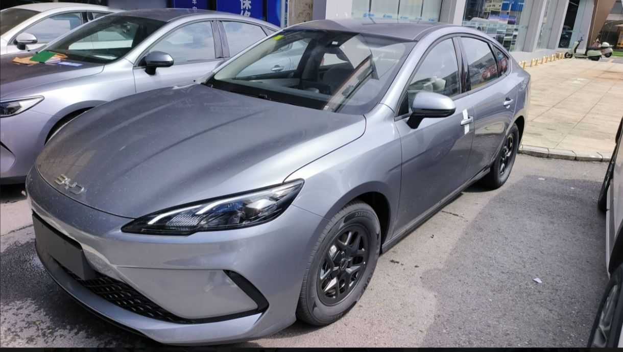 Подержанный BYD Seal 05 DM-i 2025 1.5L Silver 100km AT 5 Seats на ...