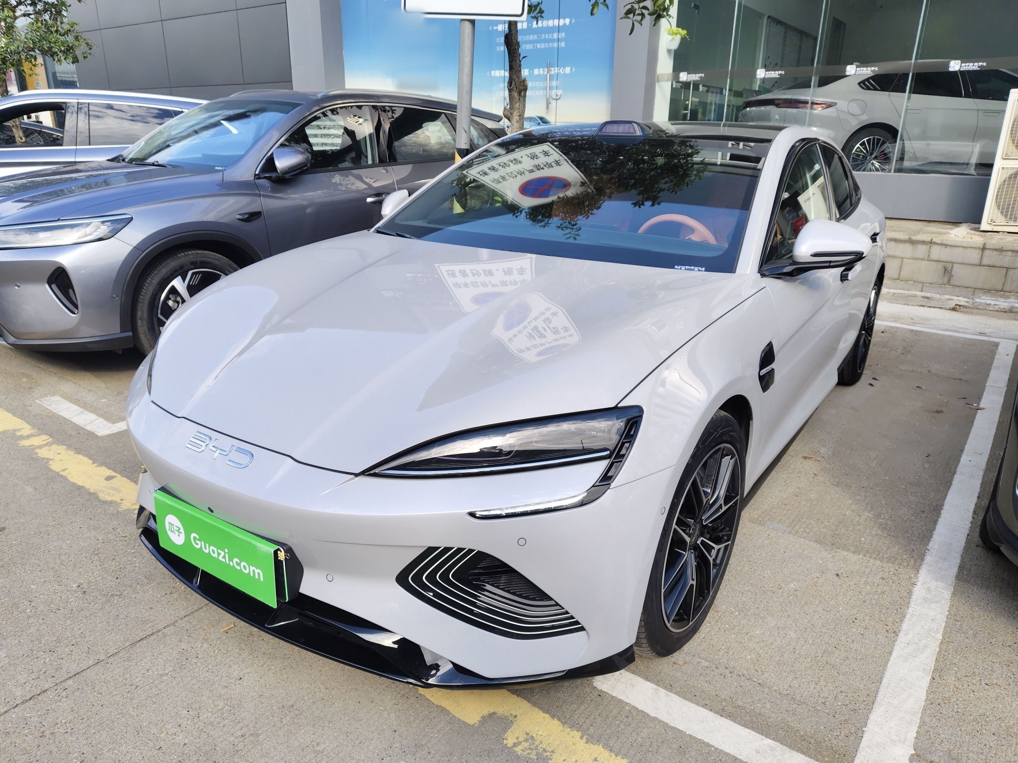 Подержанный BYD Seal 2025 0.0L Silver 7100km AT 5 Seats на продажу ...