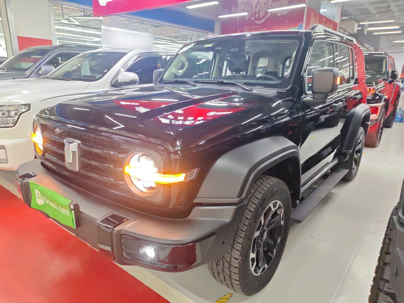 Подержанный Tank 300 New Energy 2025 2.0L Black 3600km AT 5 Seats на ...